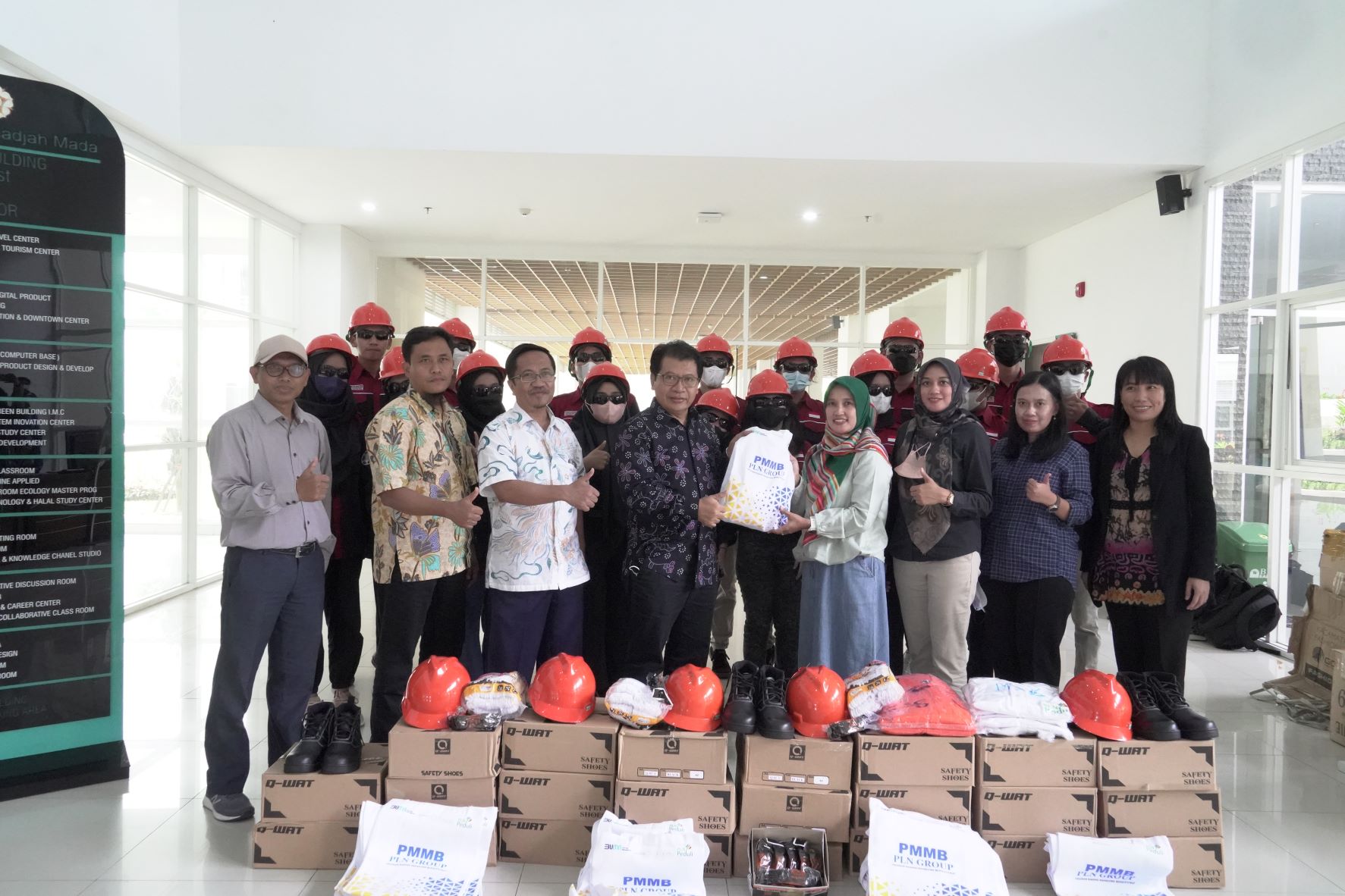 PLN Serahkan APD untuk Program Magang Mahasiswa Bersertifikat SV UGM ...