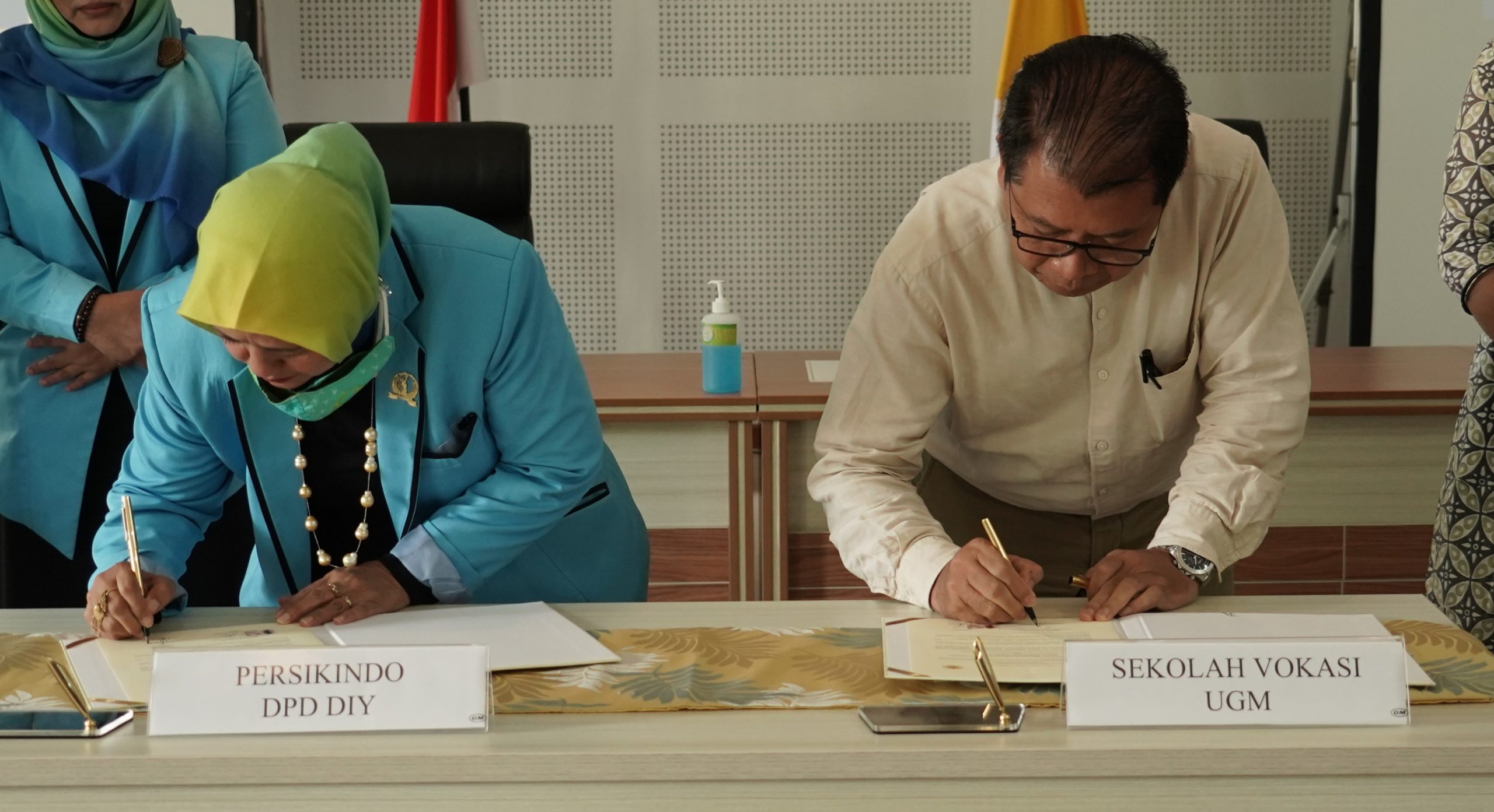 Penandatanganan MoU Sekolah Vokasi UGM dan PERSIKINDO DPD DIY - Sekolah ...