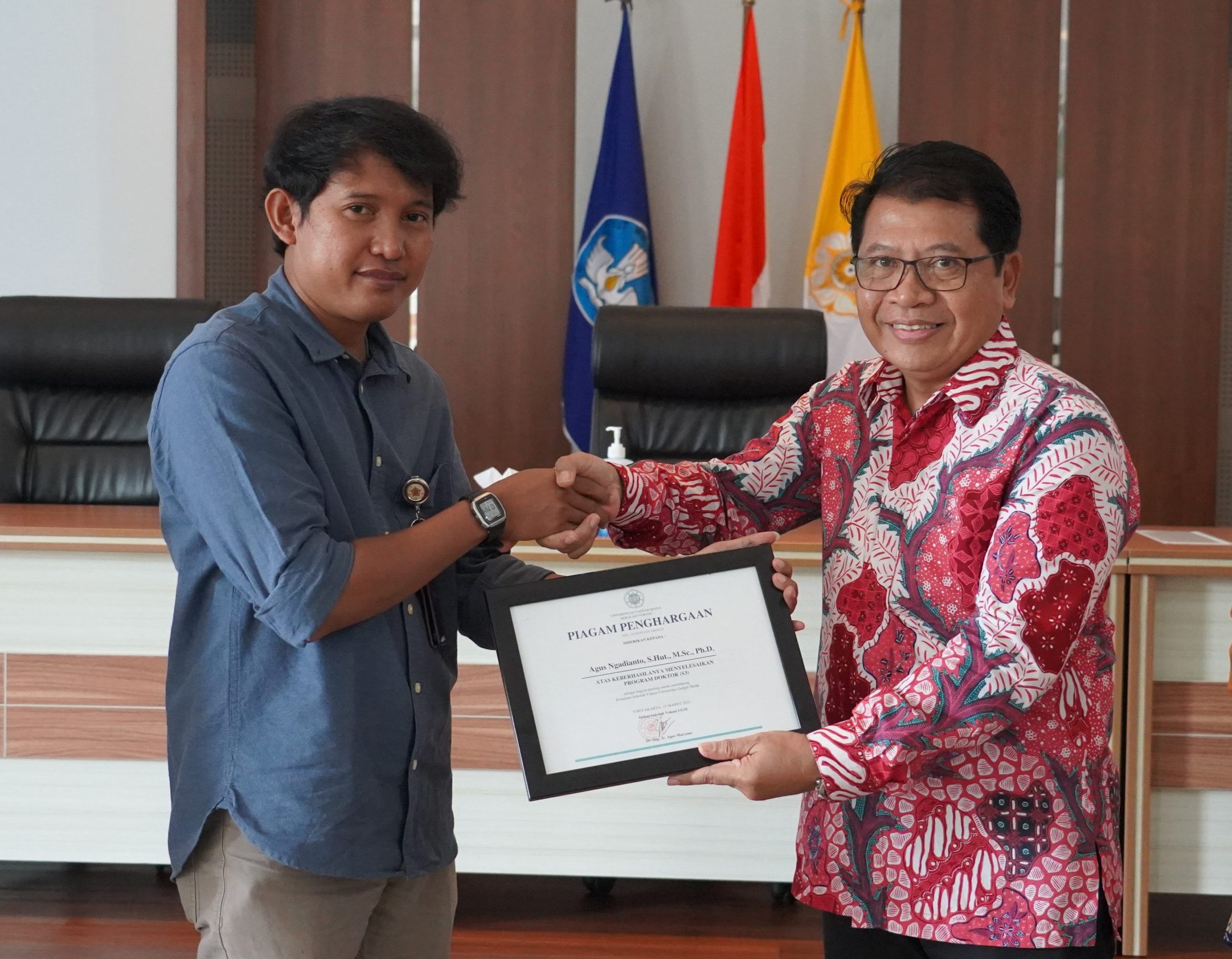 Pemberian Penghargaan Dosen yang Lulus S3, Serdos dan kenaikan Pangkat ...